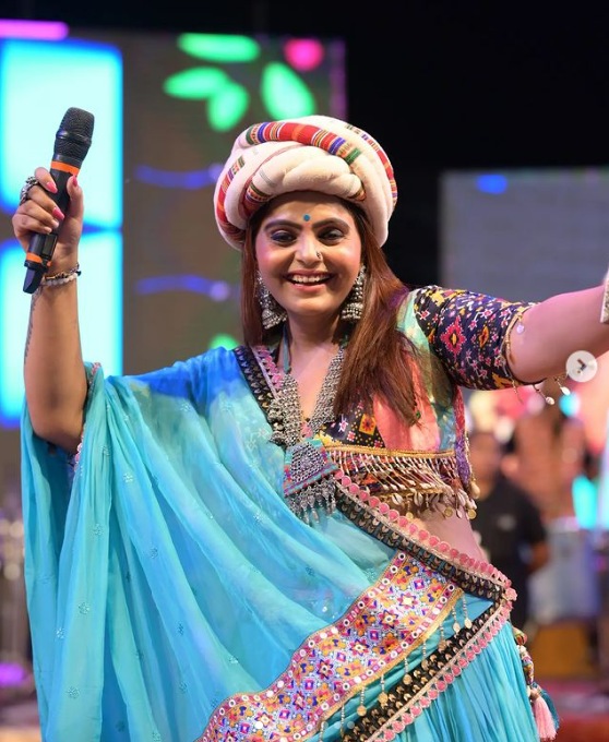 Gujarati singer navratri 2022 photos instagram- ગુજરાતી ગાયક કલાકારોએ ...