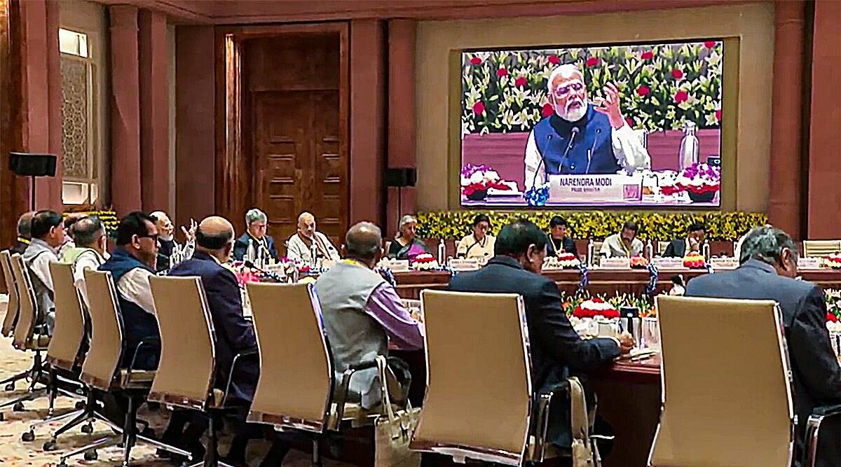 Niti Aayog meeting chaired by PM Modi arvind Kejriwal Mamata Banerjee including 10 CM not attend