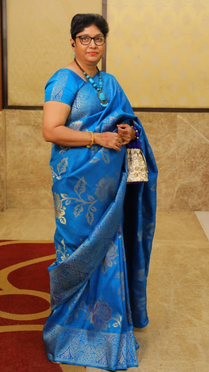 શૈલબાલા માર્ટિનનું રાહુલ ગાંધીના ફ્લાઇંગ કિસ મામલે ટ્વિટ, મહિલા IASના ...