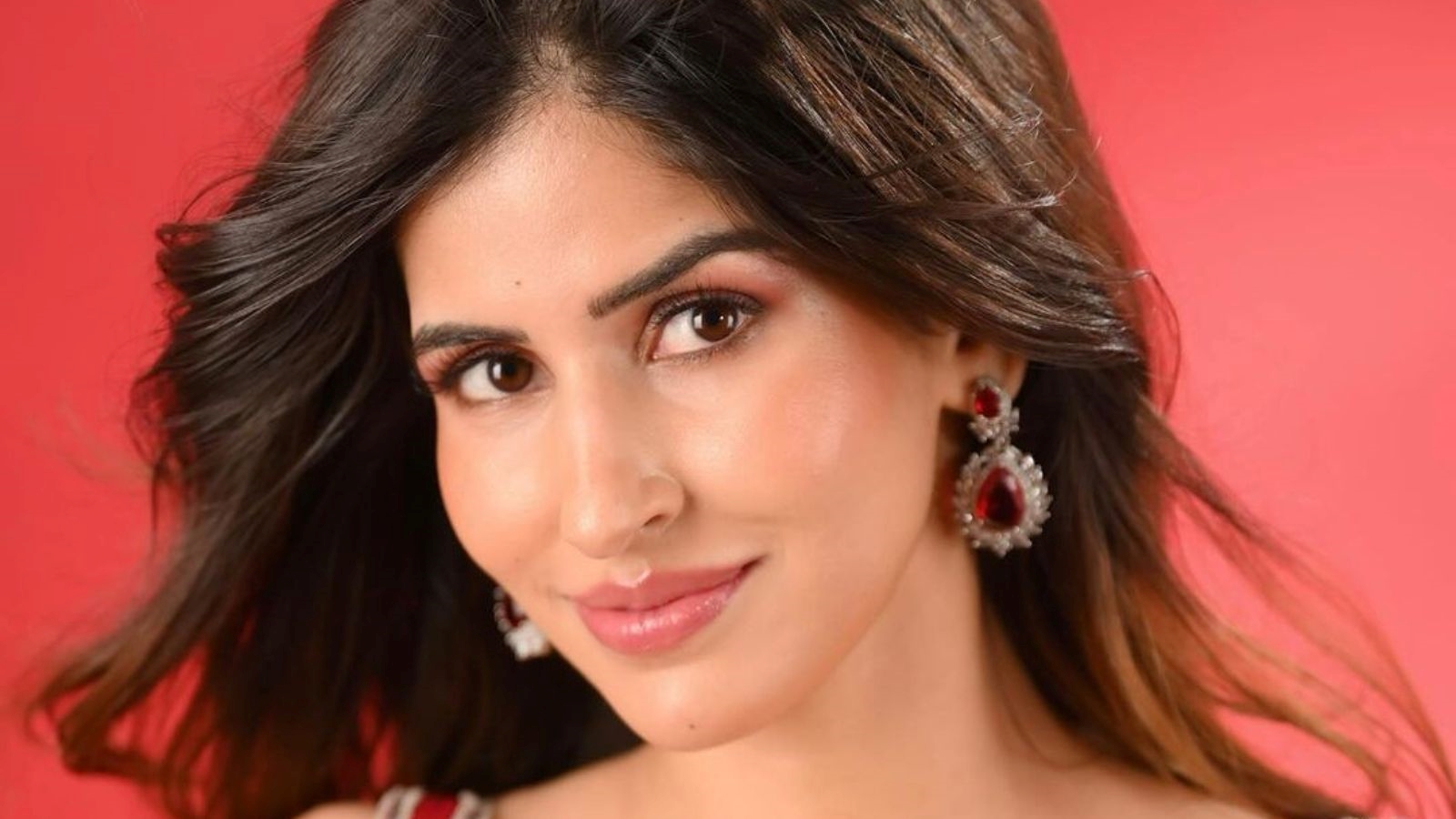 સાક્ષી મલિકના રેડ સાડી લૂક પરથી નજર નહીં હટે - Sakshi Malik latest ...