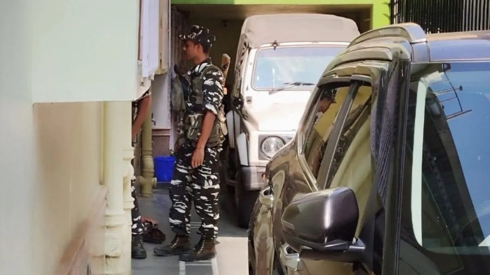 પશ્ચિમ બંગાળના TMCના ઘણા નેતાઓના ઘર પર EDના દરોડા | ED raids at the ...