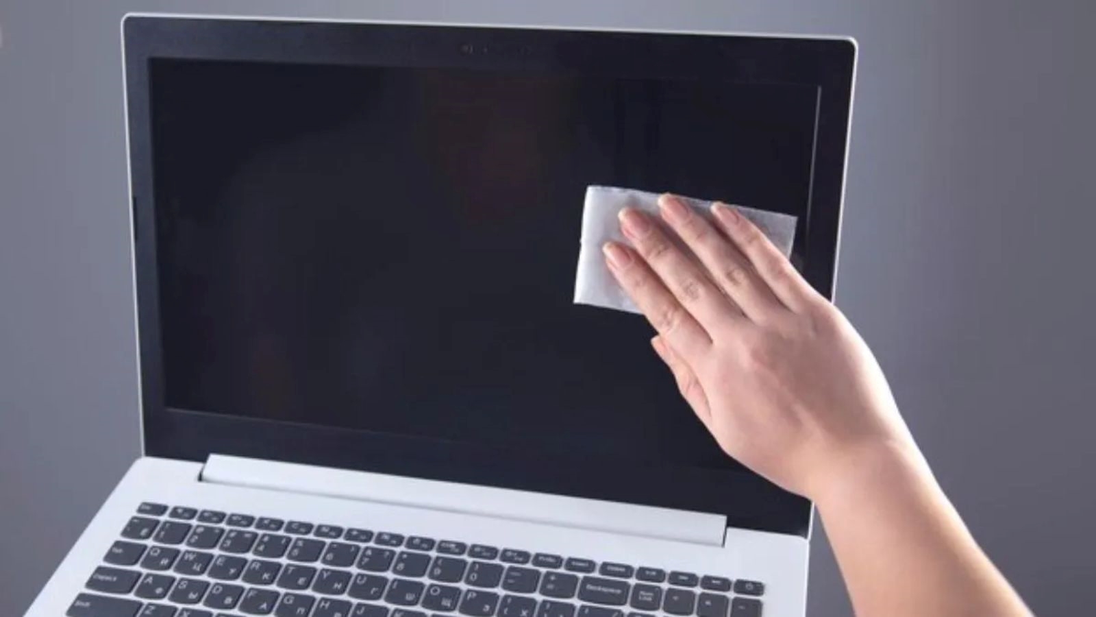 લેપટોપ અને ટીવી સ્ક્રિન સાફ કરતા પહેલા 90 ટકા લોકો કરે છે ભૂલ, લાગી શકે ...