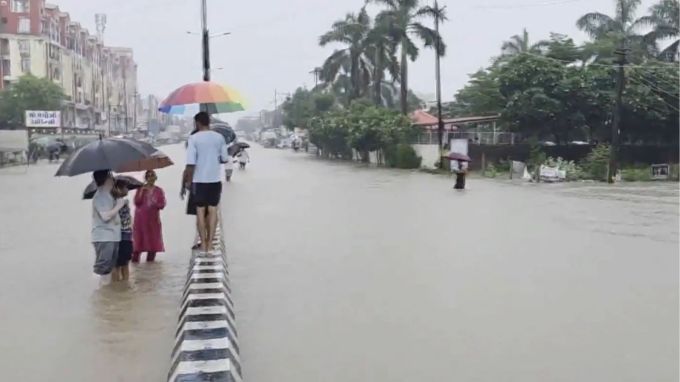 Surat Rain Weather Forecast Update in Gujarati| સુરત ભારે વરસાદ તસવીરો