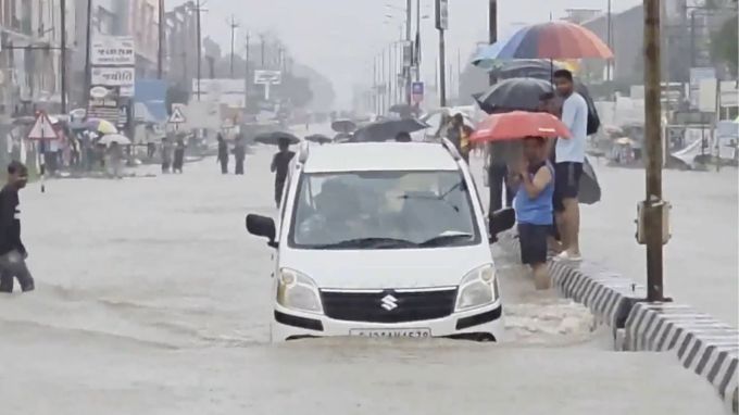 Surat Rain Weather Forecast Update in Gujarati| સુરત ભારે વરસાદ તસવીરો