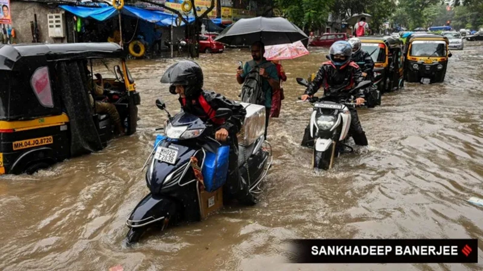Mumbai Rain: મુંબઈમાં ભારે વરસાદ, નાંદેડમાં વાદળ ફાટવાથી 5 લાપતા, મદદ માટે સેના પહોંચી | Weather ...